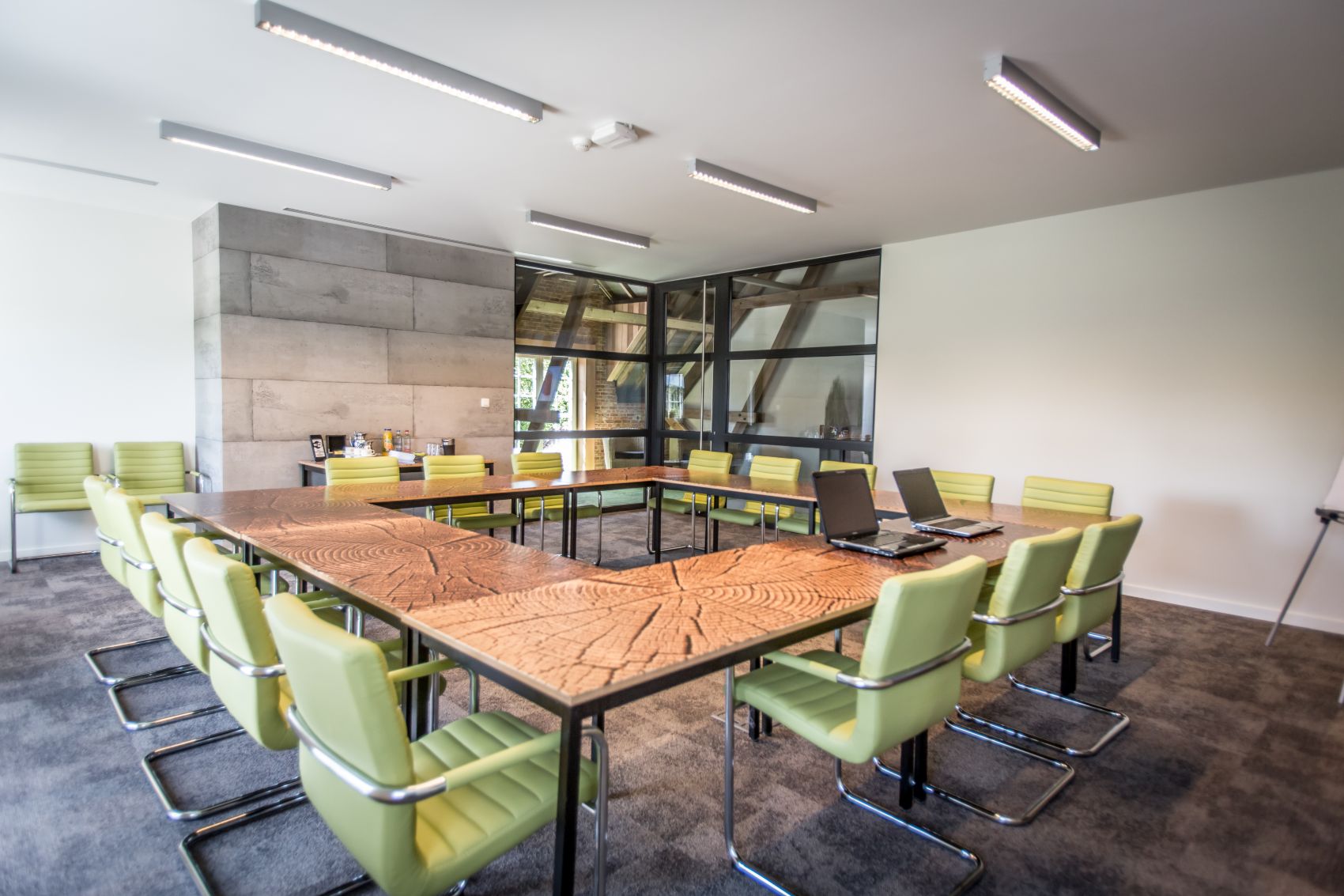 Inside-out room - Hotel B